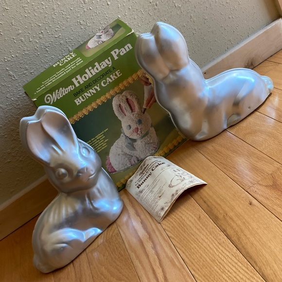 Wilton | Kitchen | Vintage Wilton Holiday Bunny Cake Pan | Poshmark
